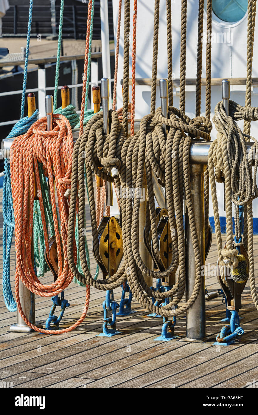 The rigging of a sailing ship Stock Photo - Alamy
