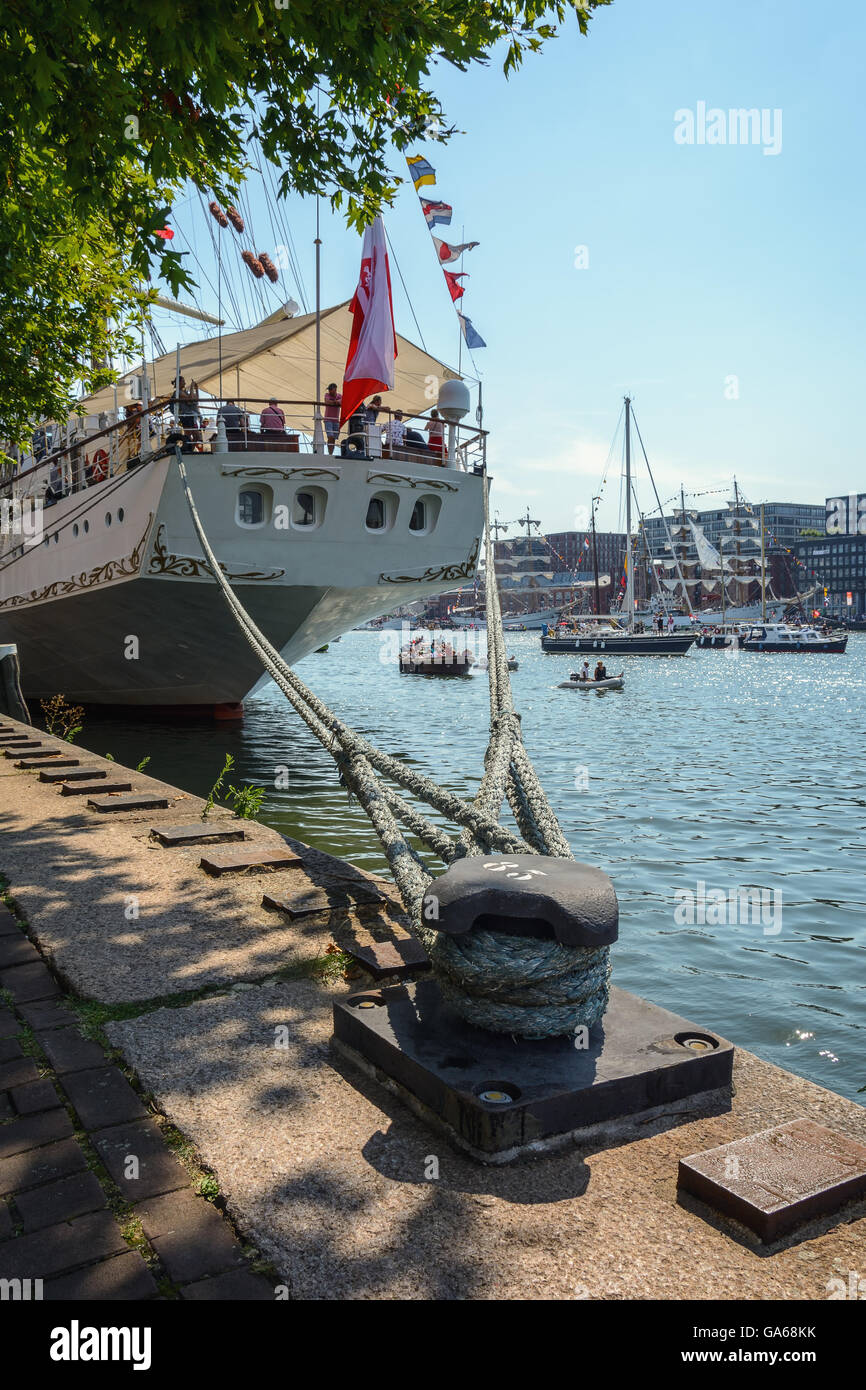 Ship on the waterfront of the IJ in Amsterdam Stock Photo - Alamy