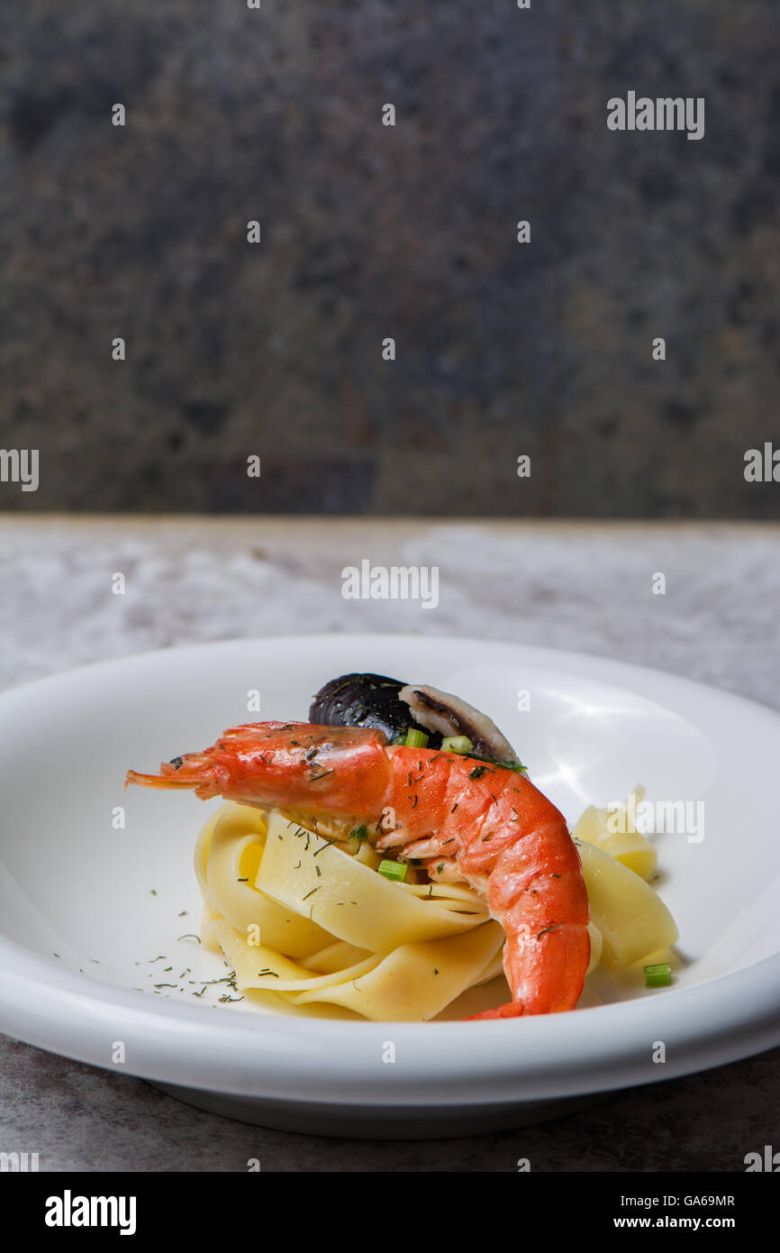 Pasta seafood tagliatelle mussels hi-res stock photography and images ...