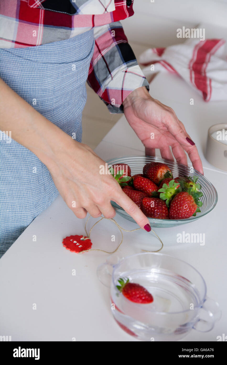 Woman putting food on table hi-res stock photography and images - Alamy