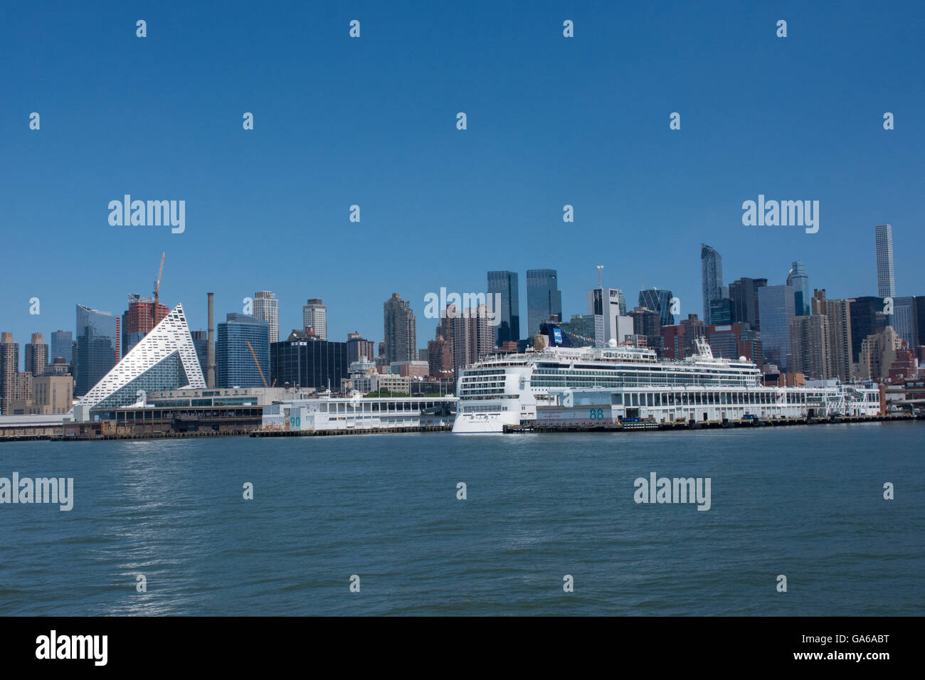 Manhattan cruise port hi-res stock photography and images - Alamy