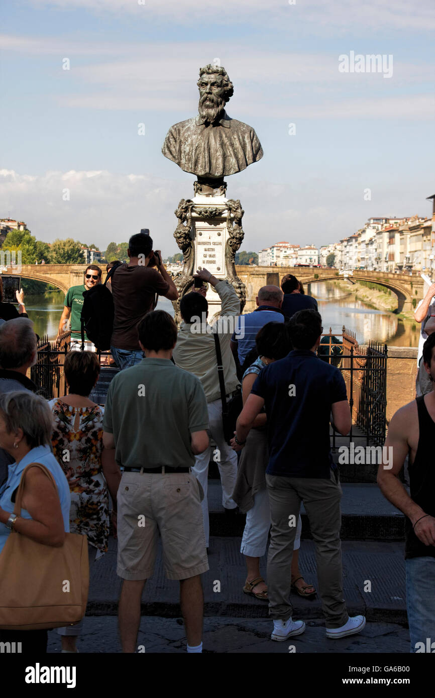 Benvenuto Cellini Statue, by Raffaele Romanelli at the Ponte Vecchio ...