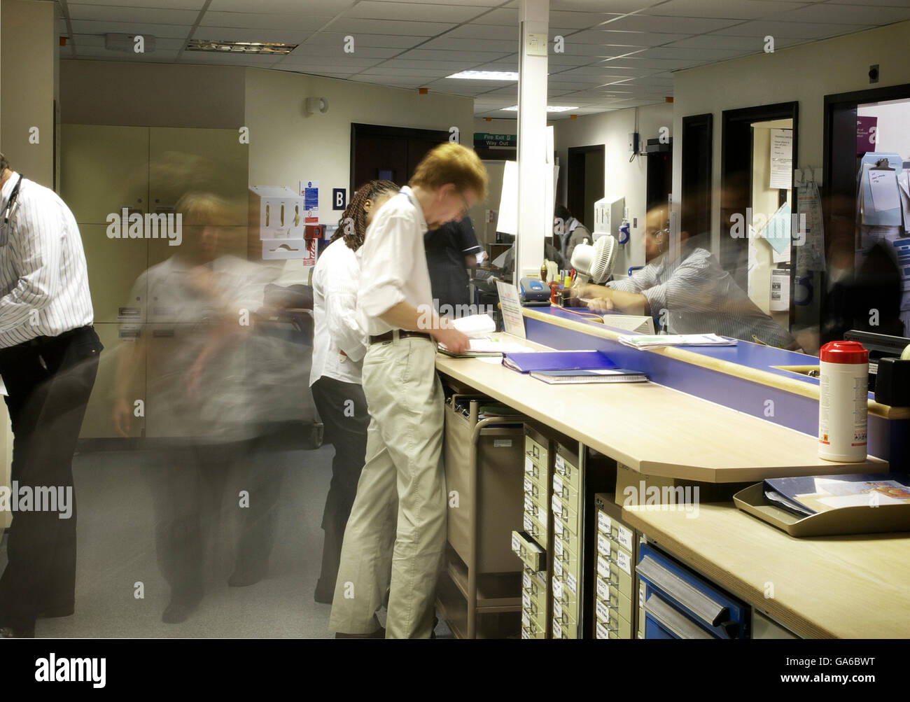 Busy nhs hospital ward hi-res stock photography and images - Alamy