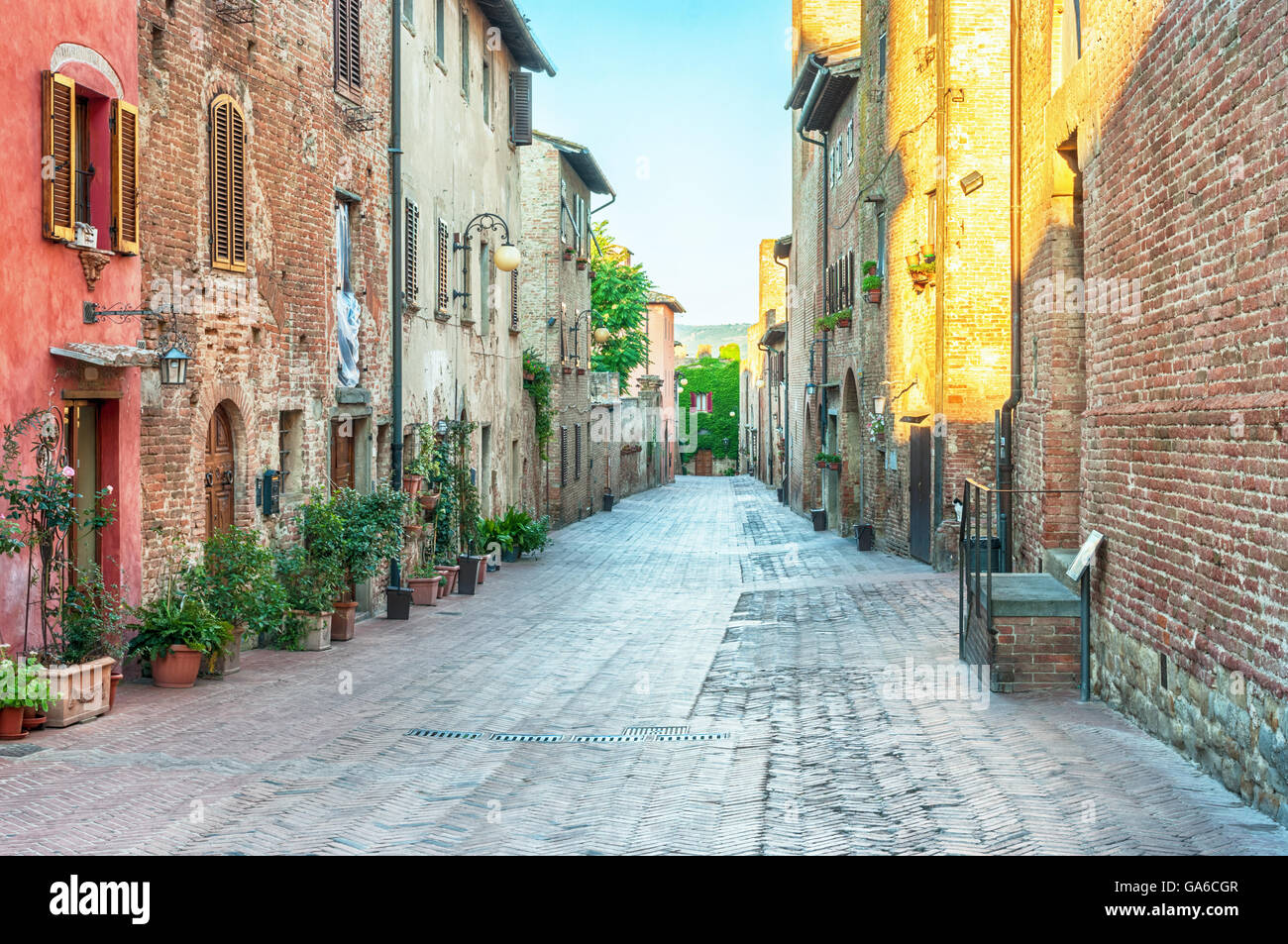 Medieval street view hi-res stock photography and images - Alamy
