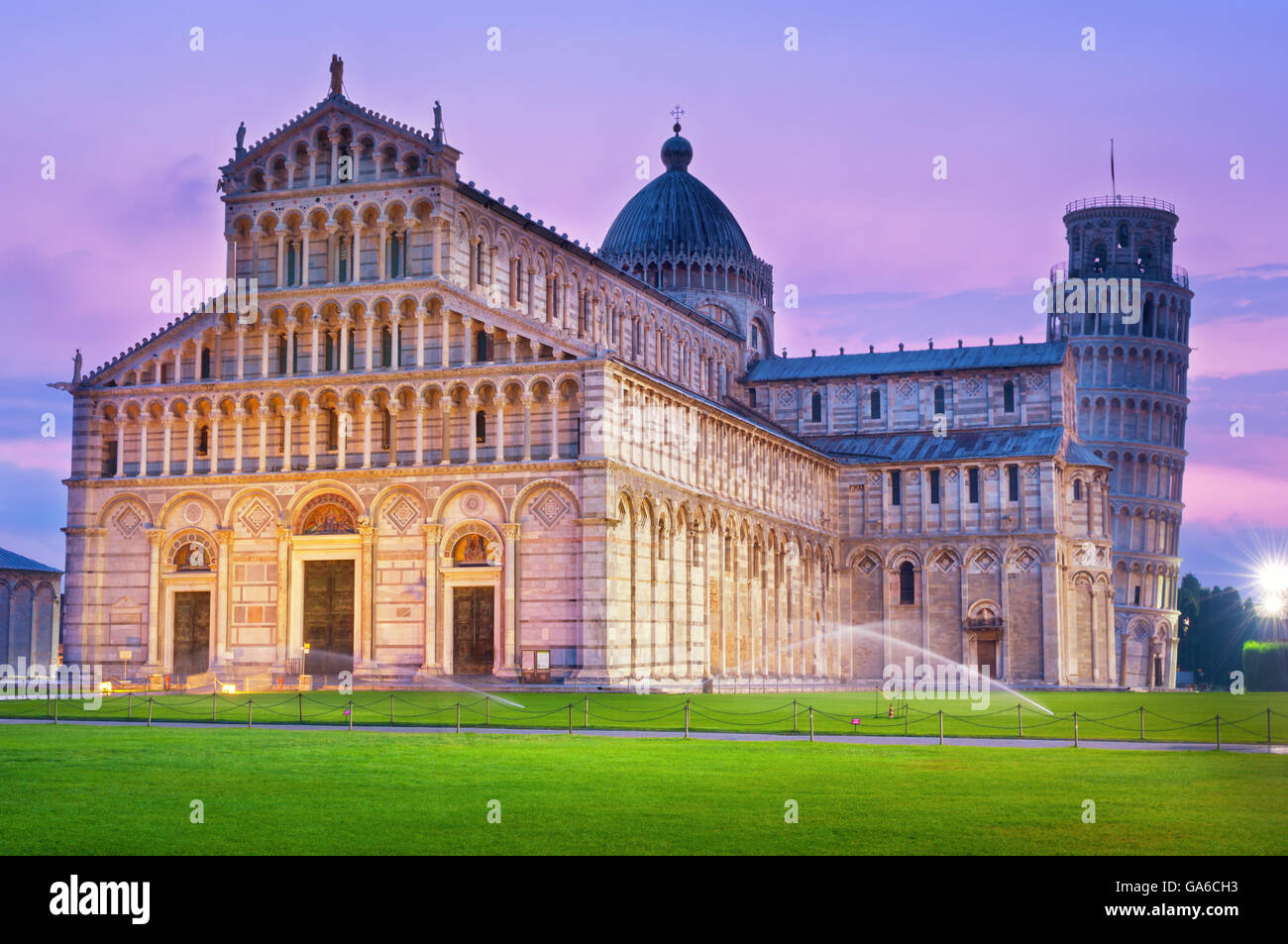 Piazza del Duomo (cathedral) at night in Pisa, Italy Stock Photo - Alamy