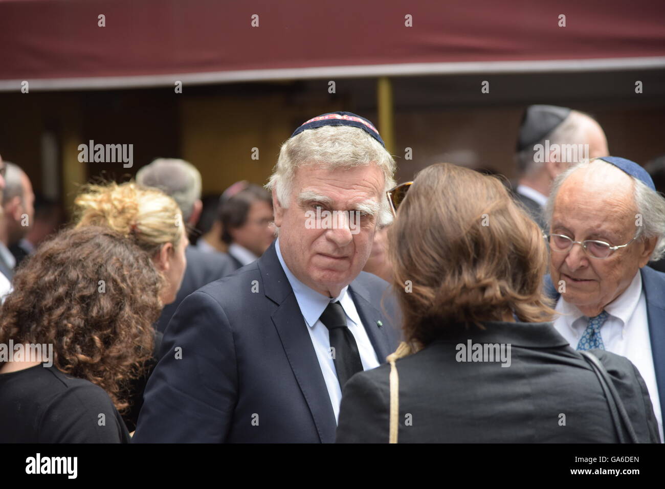 Elie wiesel concentration hi-res stock photography and images - Alamy