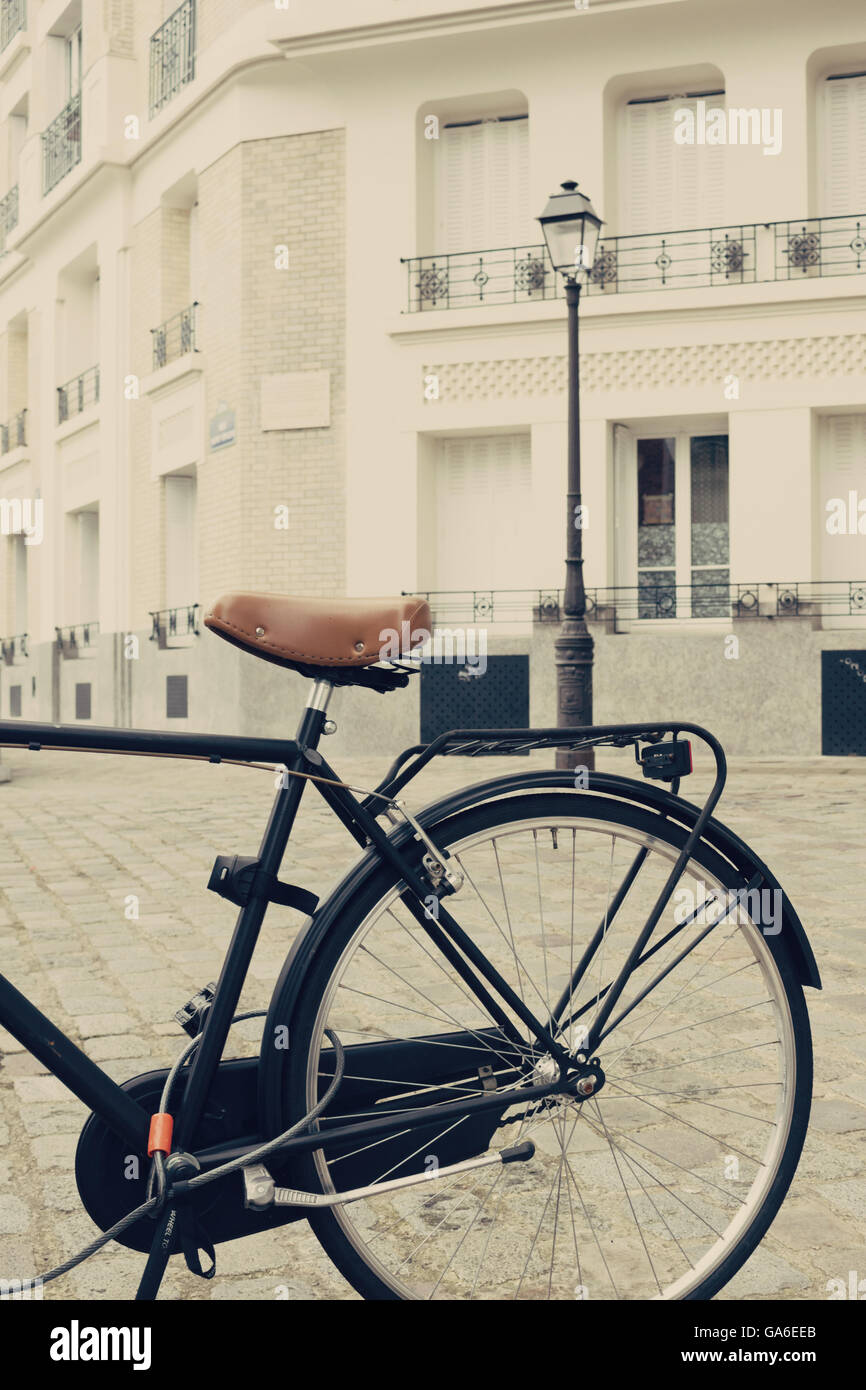 Cycling street paris hi-res stock photography and images - Alamy