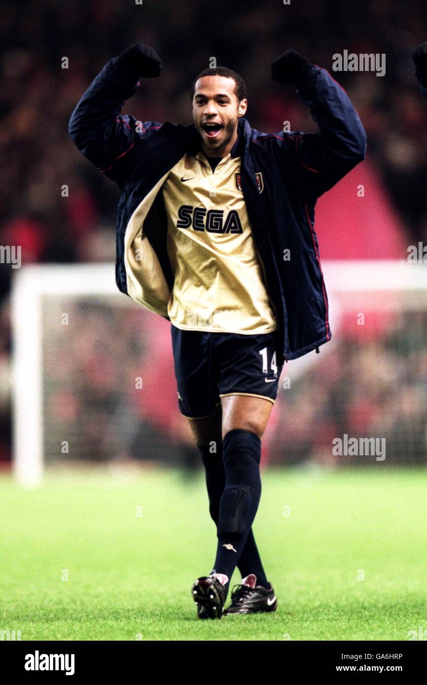 Arsenal thierry henry celebrates hi-res stock photography and images ...