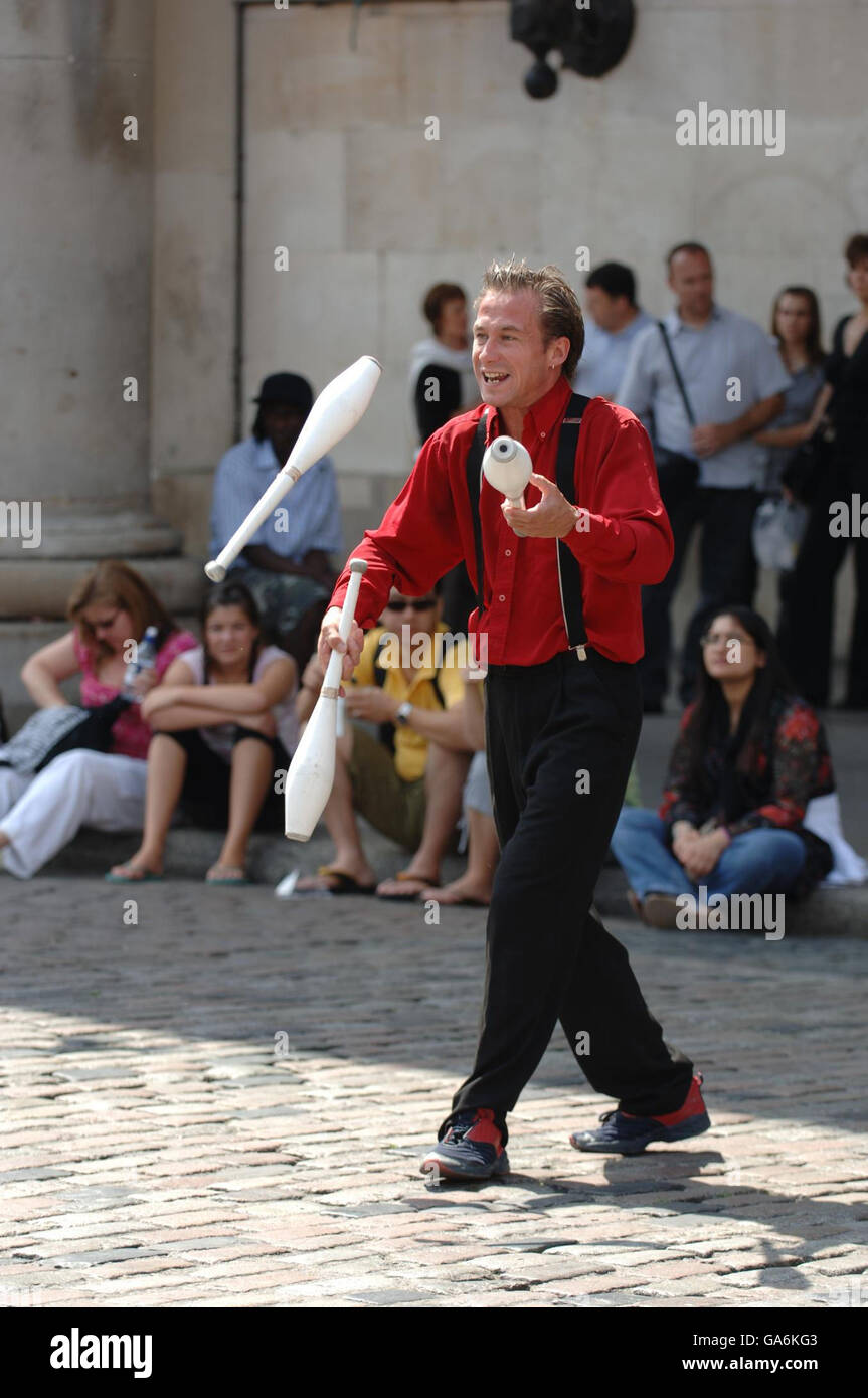 Street performer juggler covent garden hi-res stock photography and ...