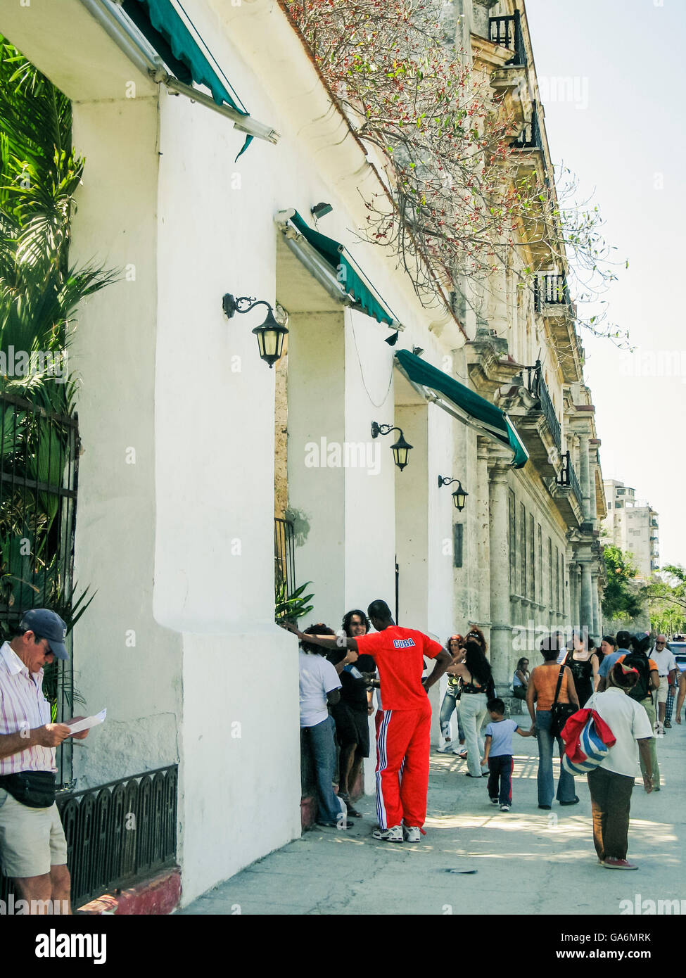 Street scene in Havana, Cuba - Caribbean Stock Photo - Alamy