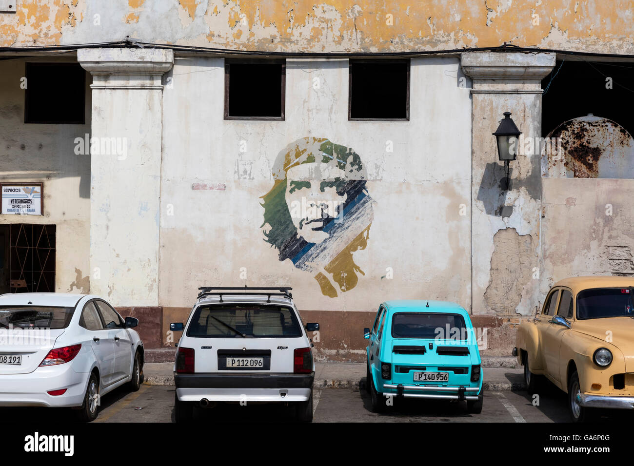 Mural of Che Guevara in Old Havana, Cuba Stock Photo - Alamy
