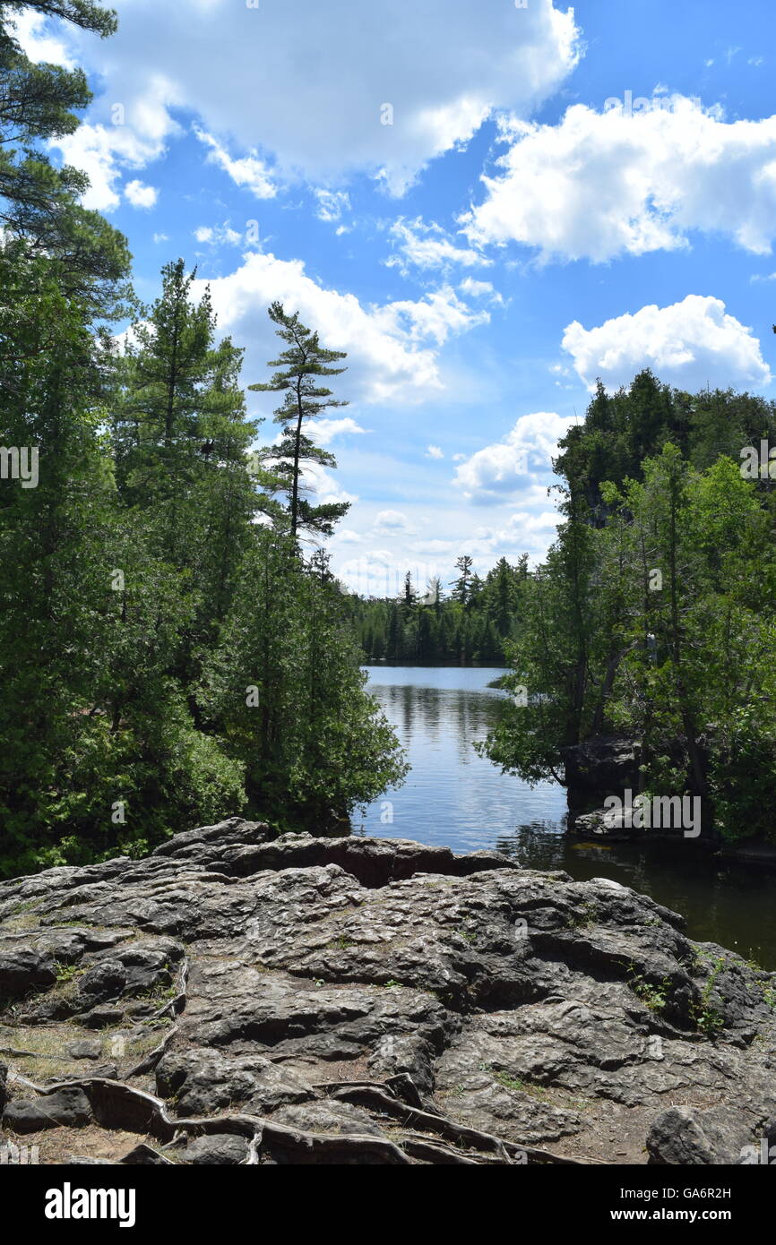 Rock overhang hi-res stock photography and images - Alamy