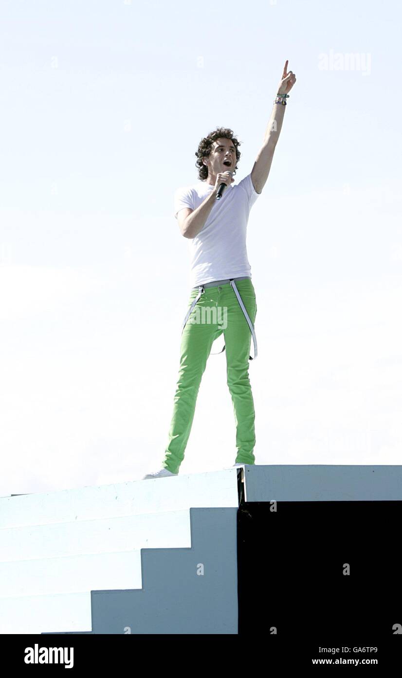 Mika performs t4 on beach hi-res stock photography and images - Alamy