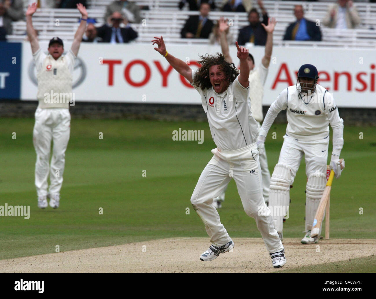 England's Ryan Sidebottom celebrates trapping India batsman Anil Kumble ...
