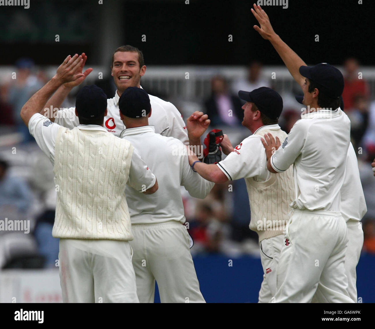Sport cricket celebrating smiling high five hi-res stock photography ...