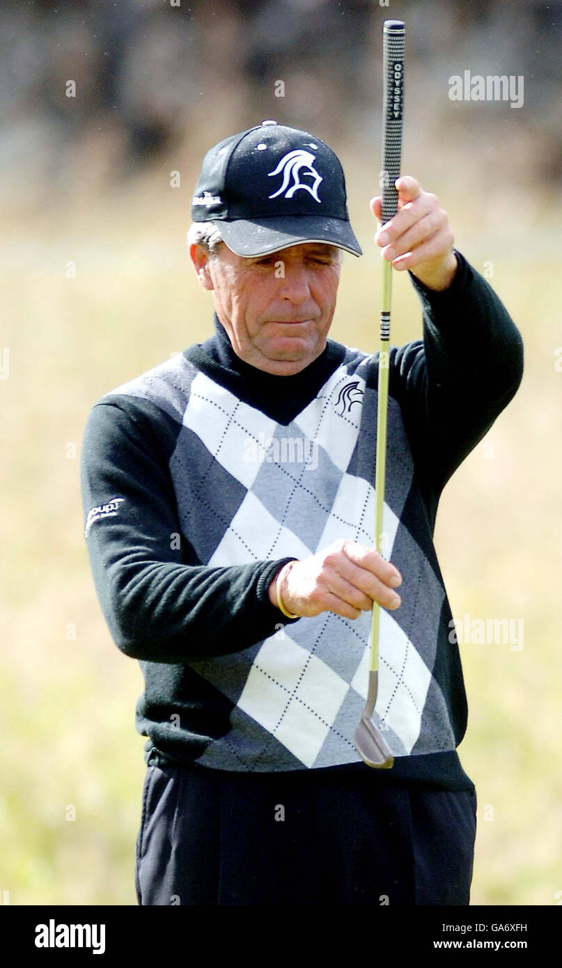 Gary Player eyes up the putt on the 1st green during the Senior British ...