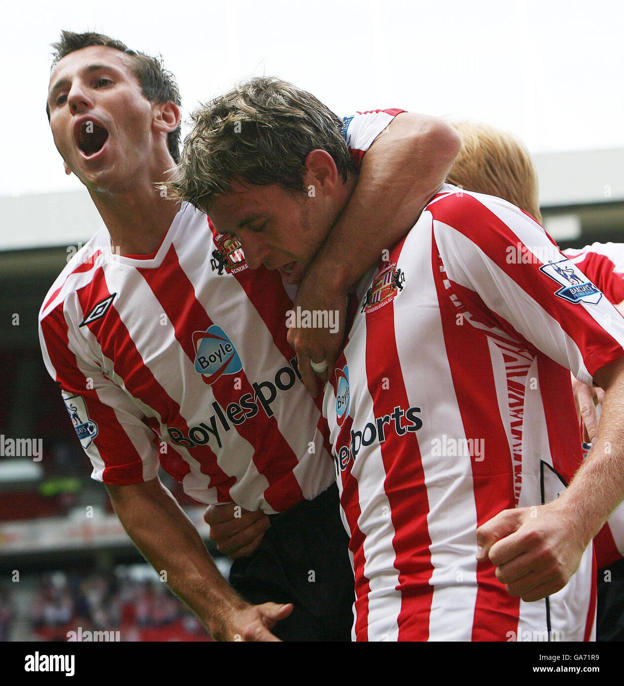 Sunerlands Daryl Murphy (right) celebrates his goal against Juventus ...