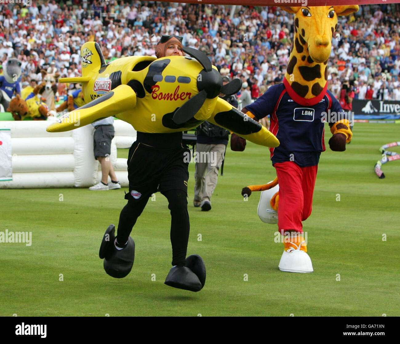 Gladiators lightning hi-res stock photography and images - Alamy