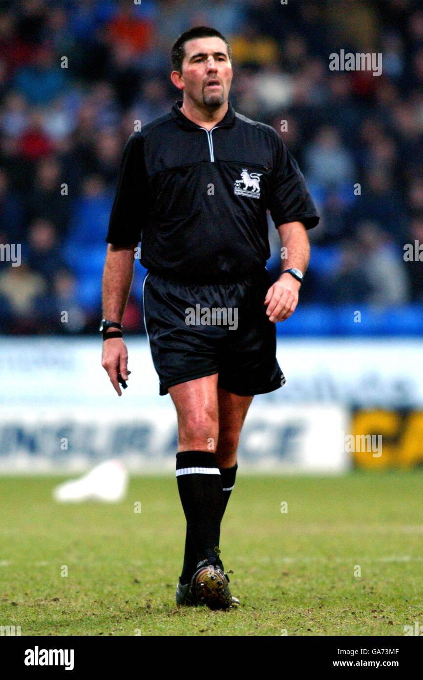 Jeff winter premier league referee hi-res stock photography and images ...