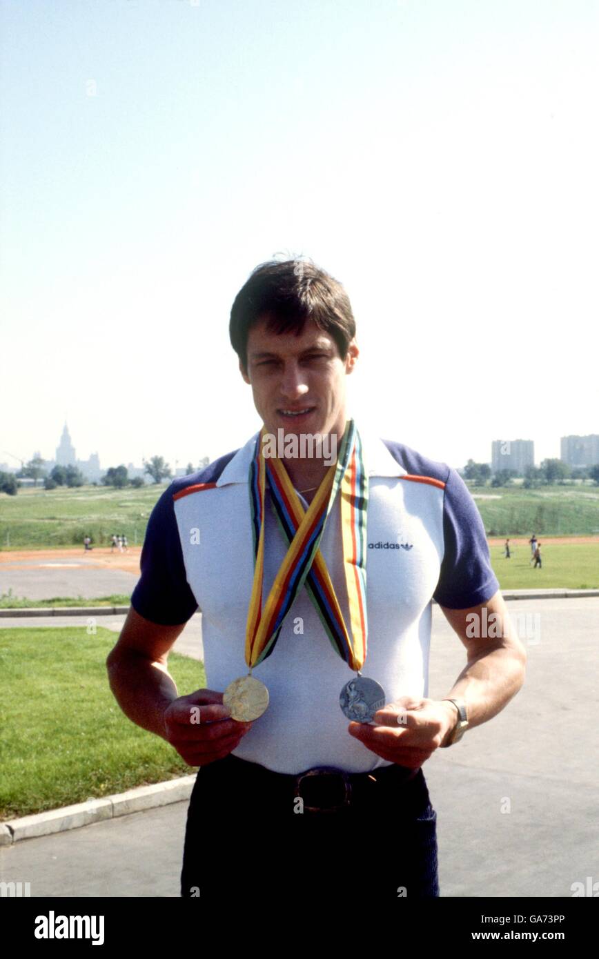 Great Britain's Allan Wells shows off his 100m gold medal and 200m ...