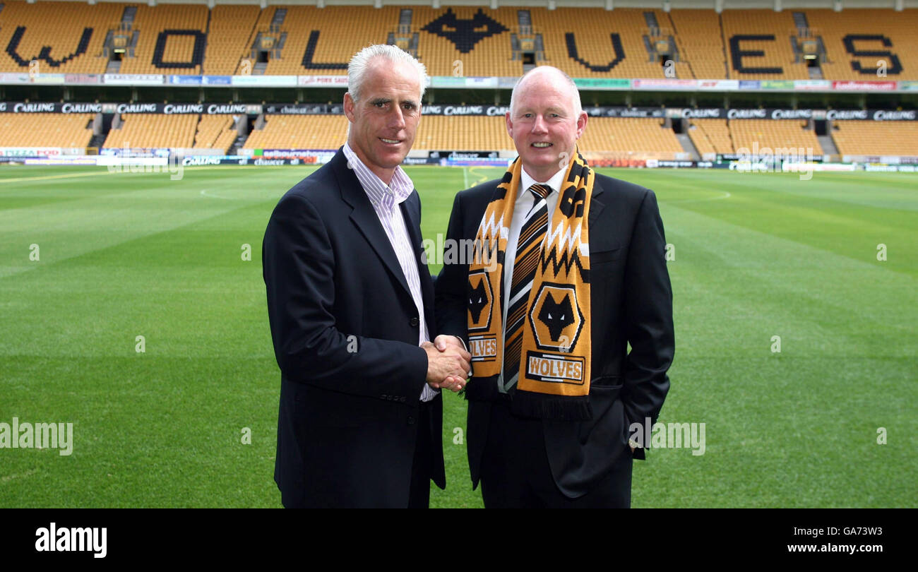 Wolverhampton Wanderers' new owner Steve Morgan shakes hands with ...