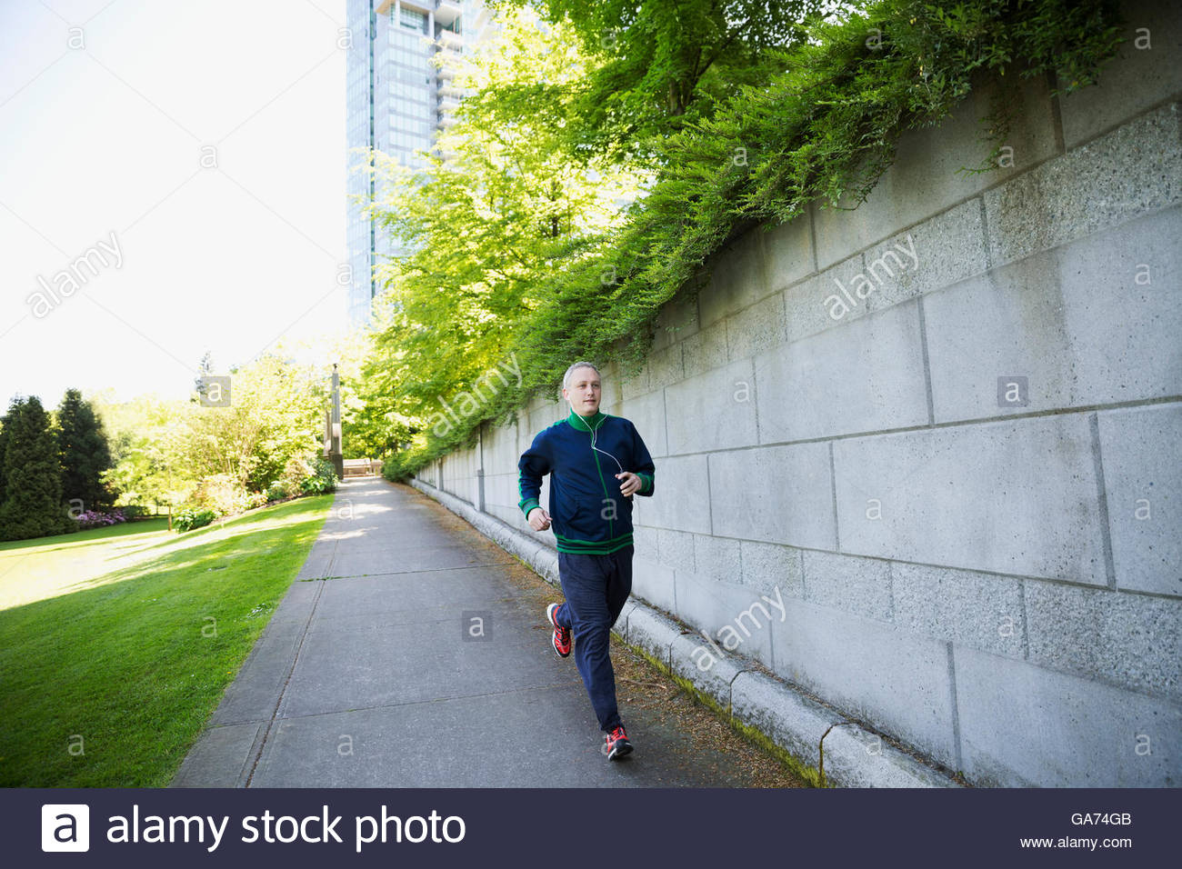 Man running on hi-res stock photography and images - Alamy