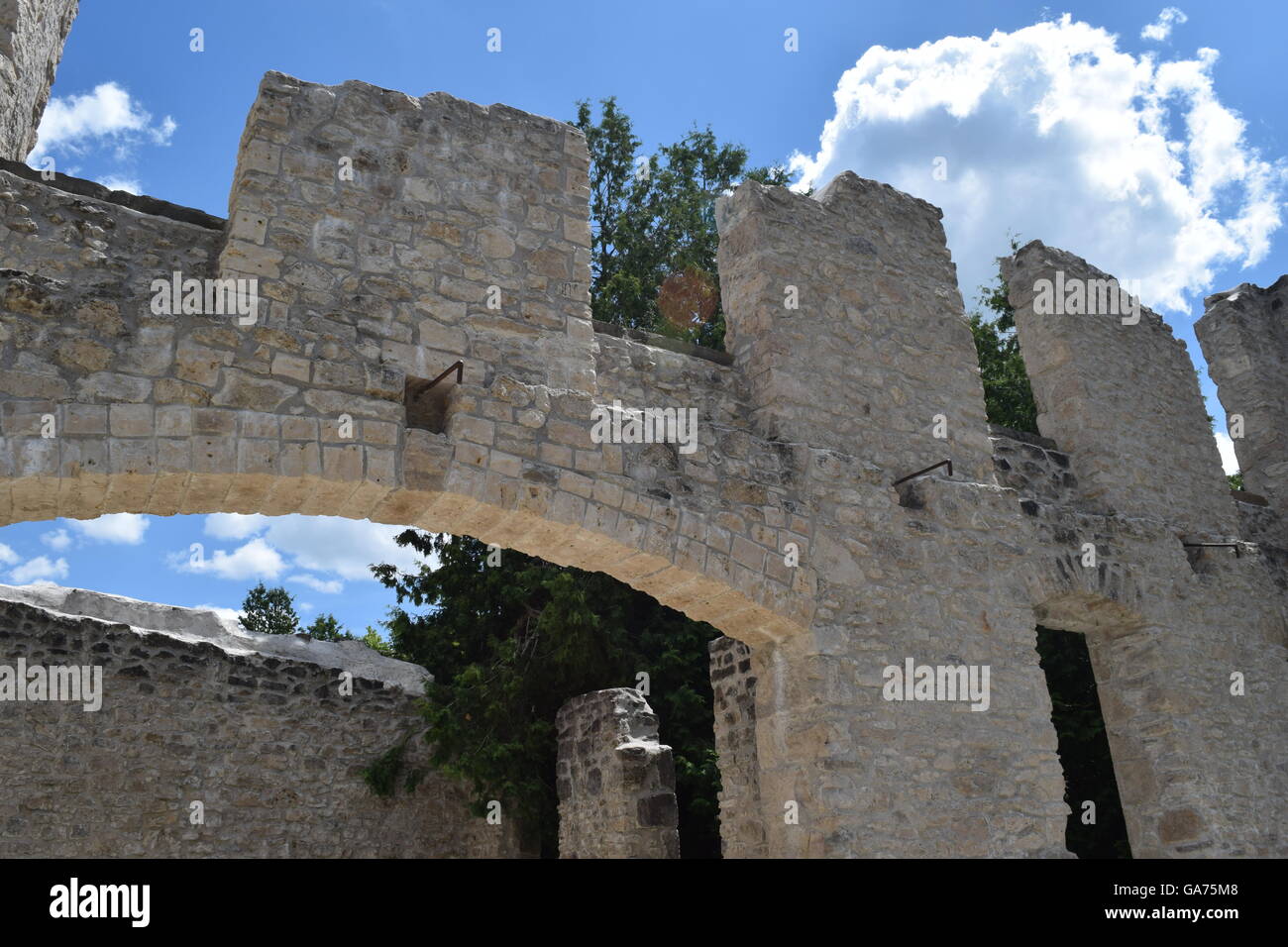 Ruin's stone wall with arc Stock Photo - Alamy