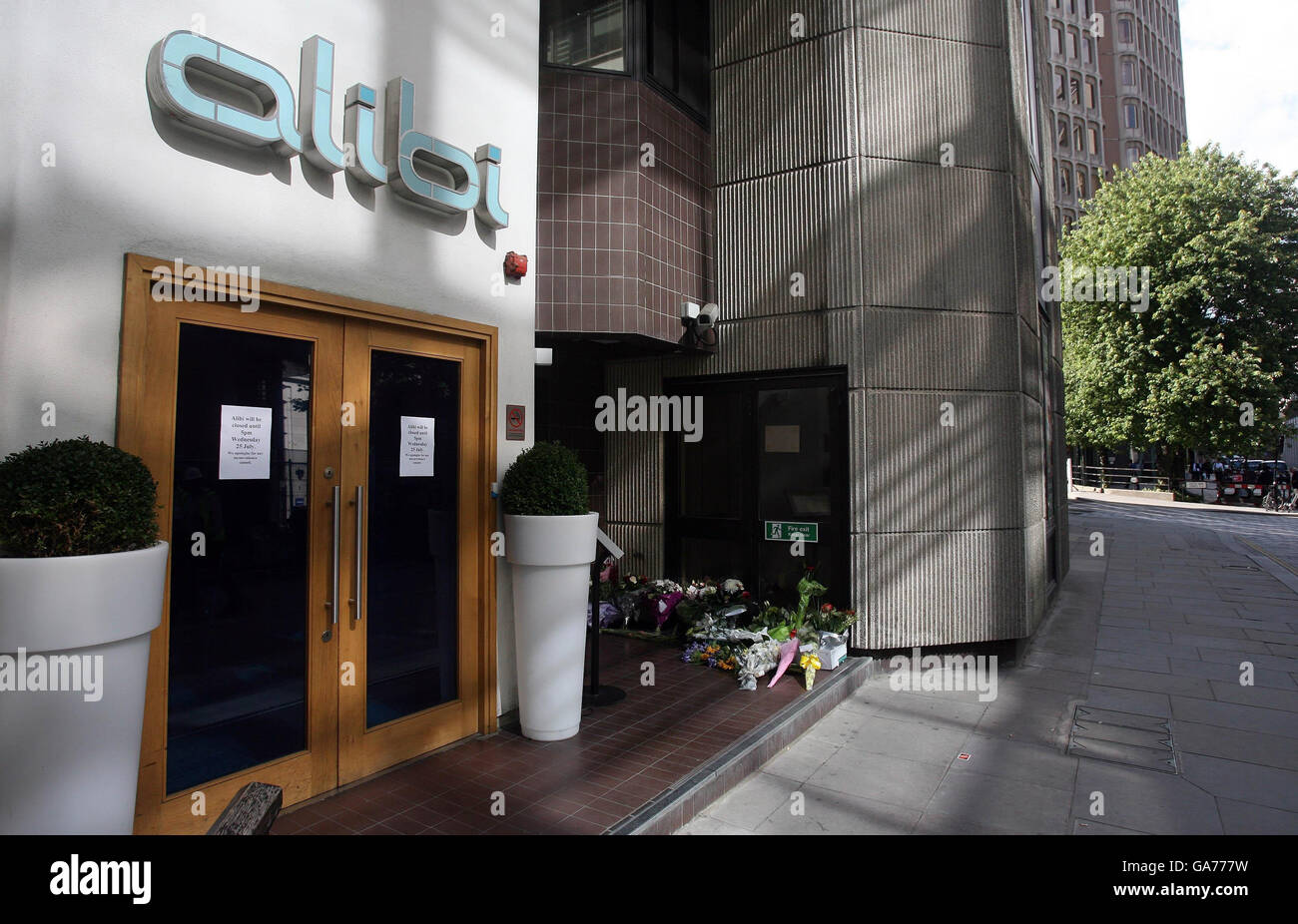 General view of the Alibi bar in London's Square Mile financial ...