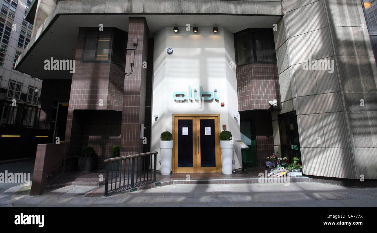 General view of the Alibi bar in London's Square Mile financial ...