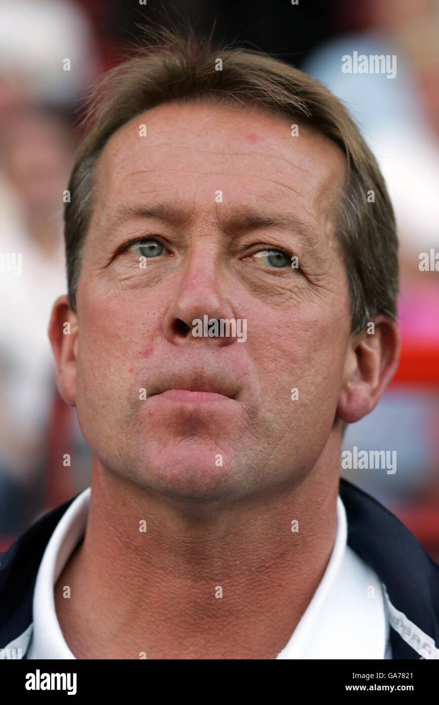 Football brisbane road head shot hi-res stock photography and images ...
