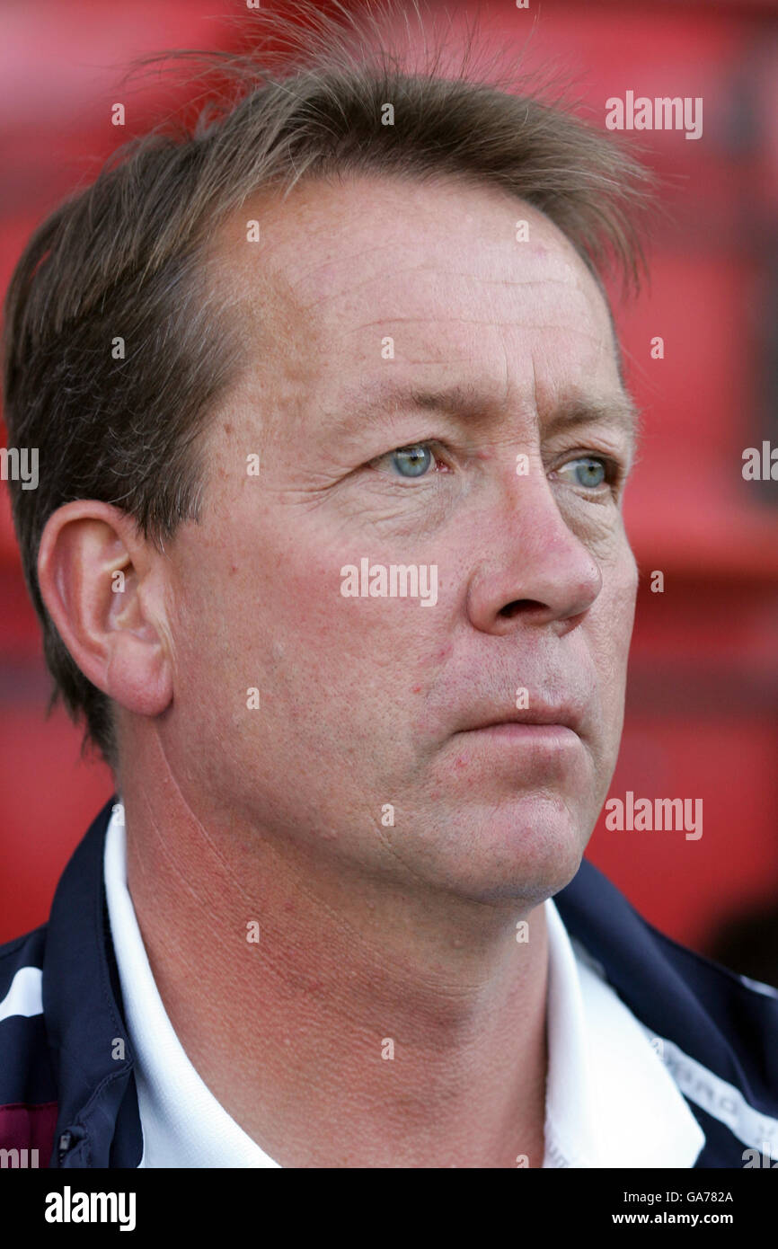 Football brisbane road head shot hi-res stock photography and images ...