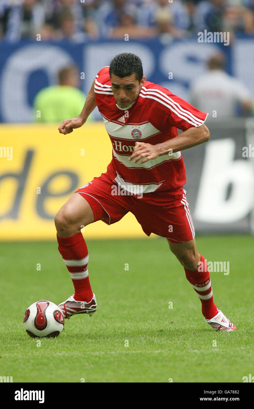 Bayern munichs lucio hi-res stock photography and images - Alamy