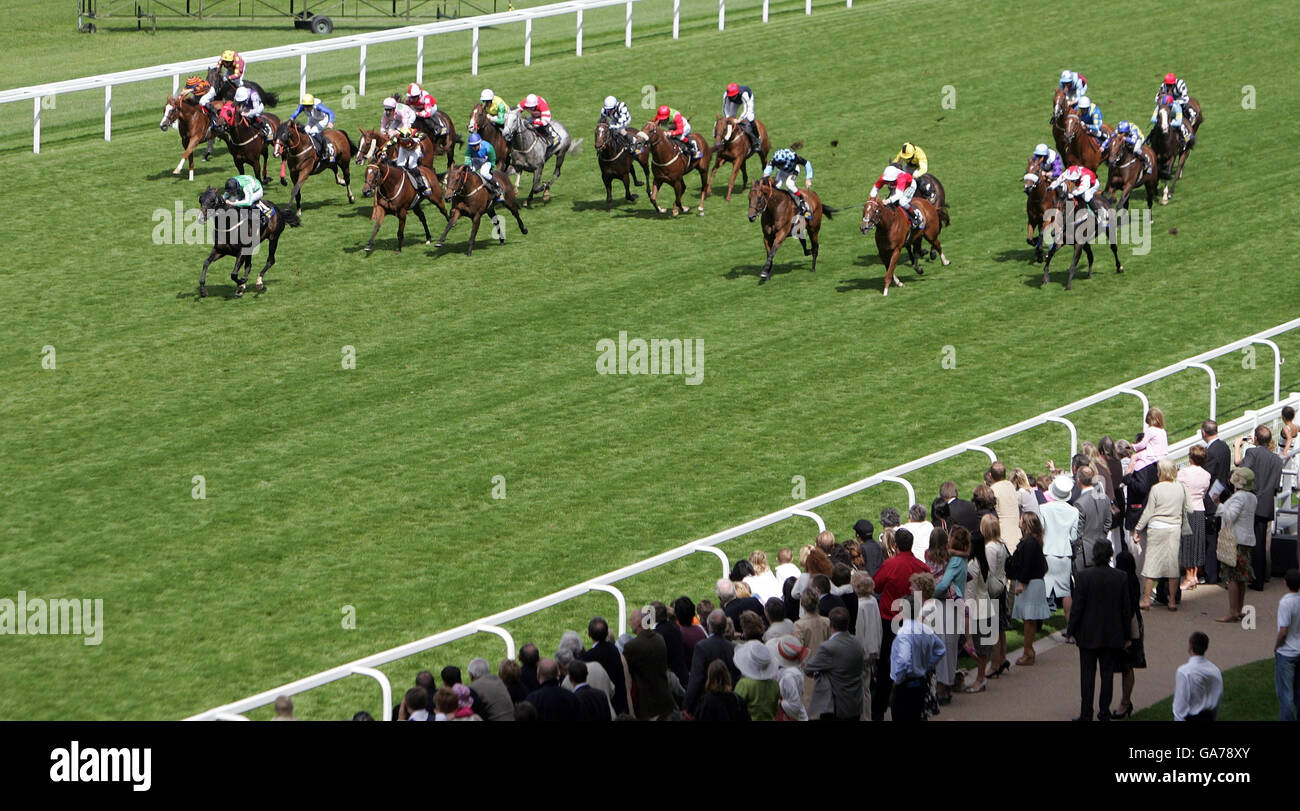 Full length aerial action jockey england mangpb hi-res stock ...