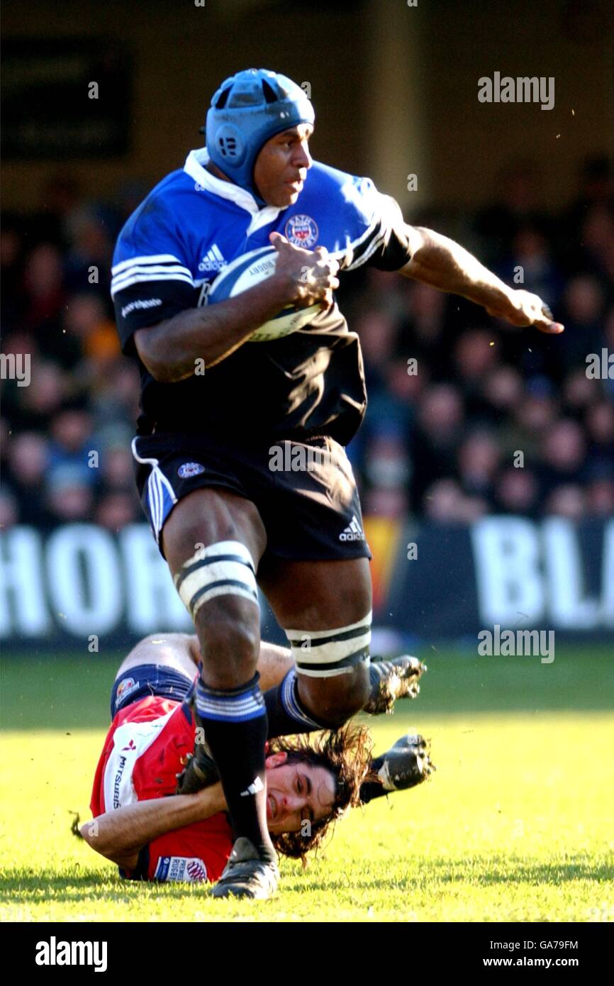 Baths mark gabey escapes the tackle of bristols augustin pichot hi-res ...