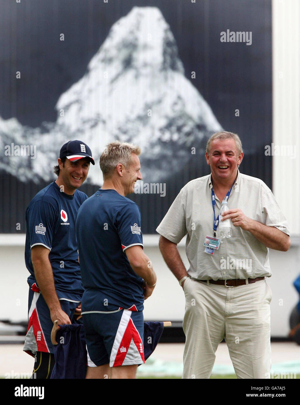 Cricket standing training smiling hi-res stock photography and images ...
