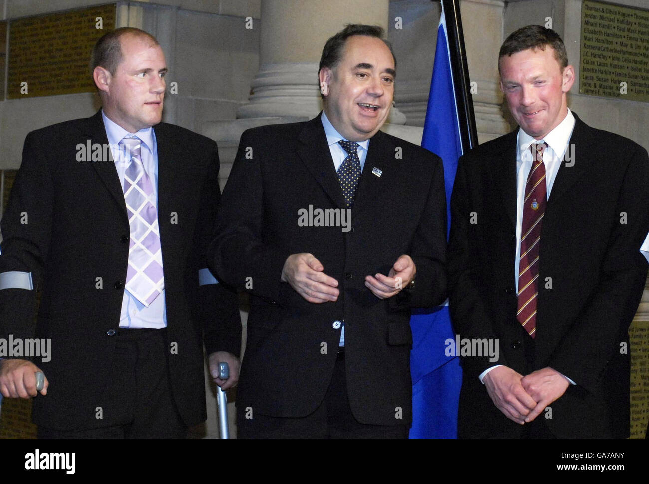 First Minister Alex Salmon chats to Michael Kerr (left) and John ...