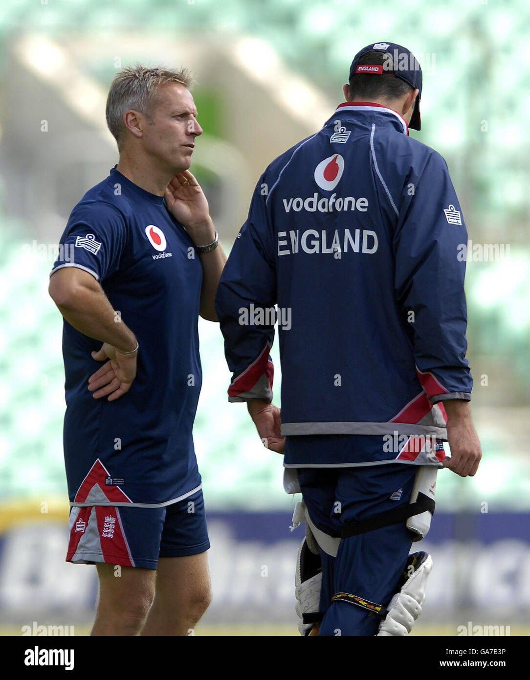 England cricket half length mid talking mangsb hi-res stock photography ...