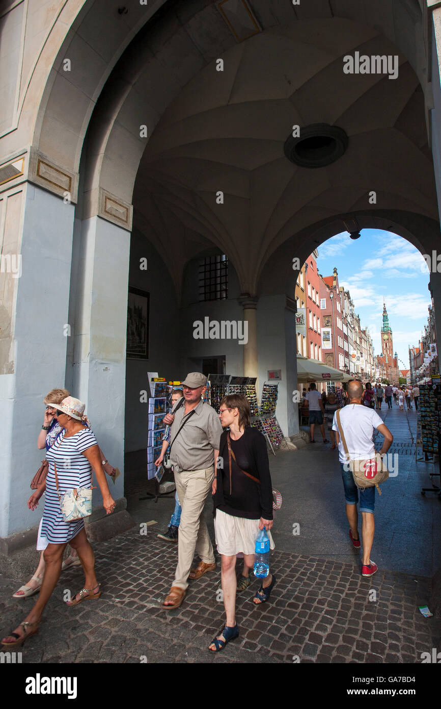 Summer crowds pass through the famous Golden gate of Gdansk at the end ...