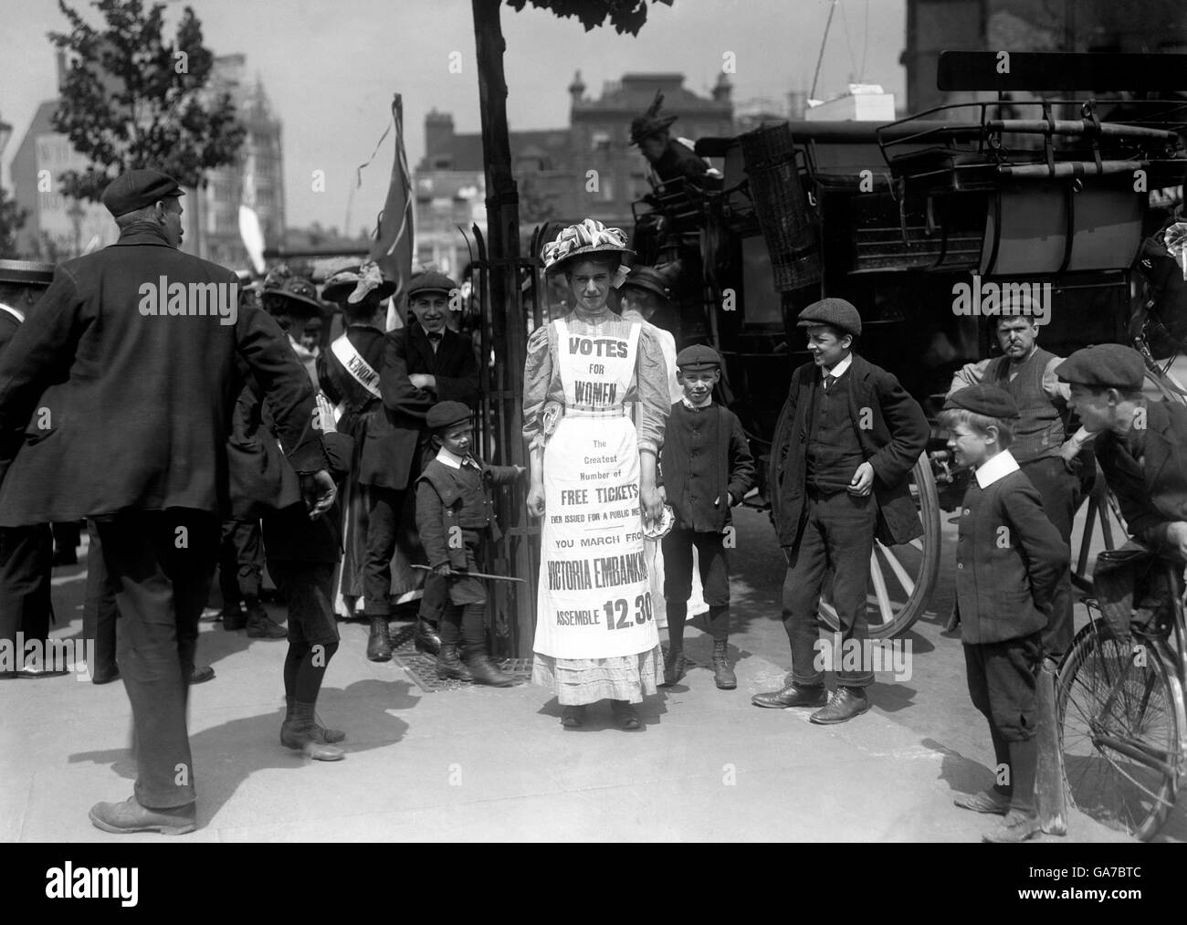 Suffragette Vera Wentworth in 1908 during the campaign for the ...