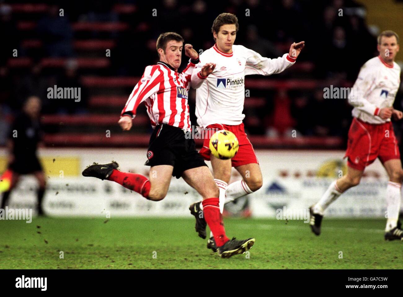 Nottingham forests gareth williams and sheffield uniteds michael tonge ...
