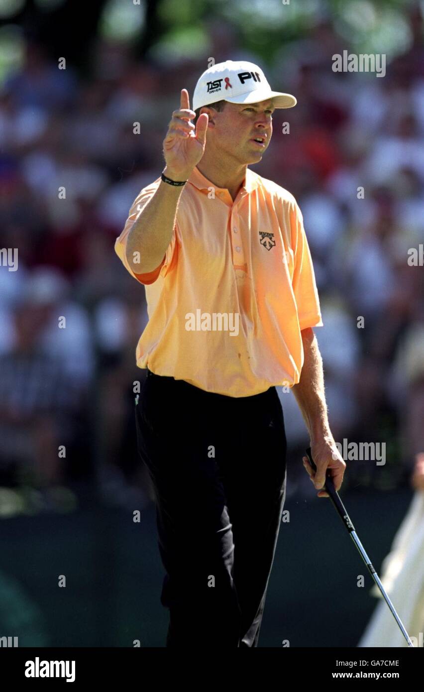 Bob Tway acknowledges the crowd following a birdie putt Stock Photo - Alamy