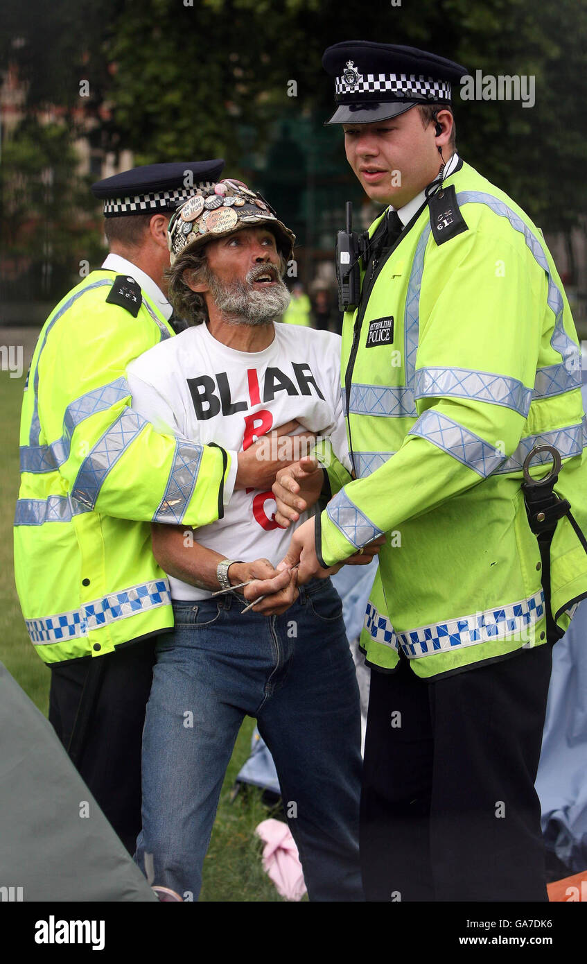 Brian haw peace camp parliament hi-res stock photography and images - Alamy