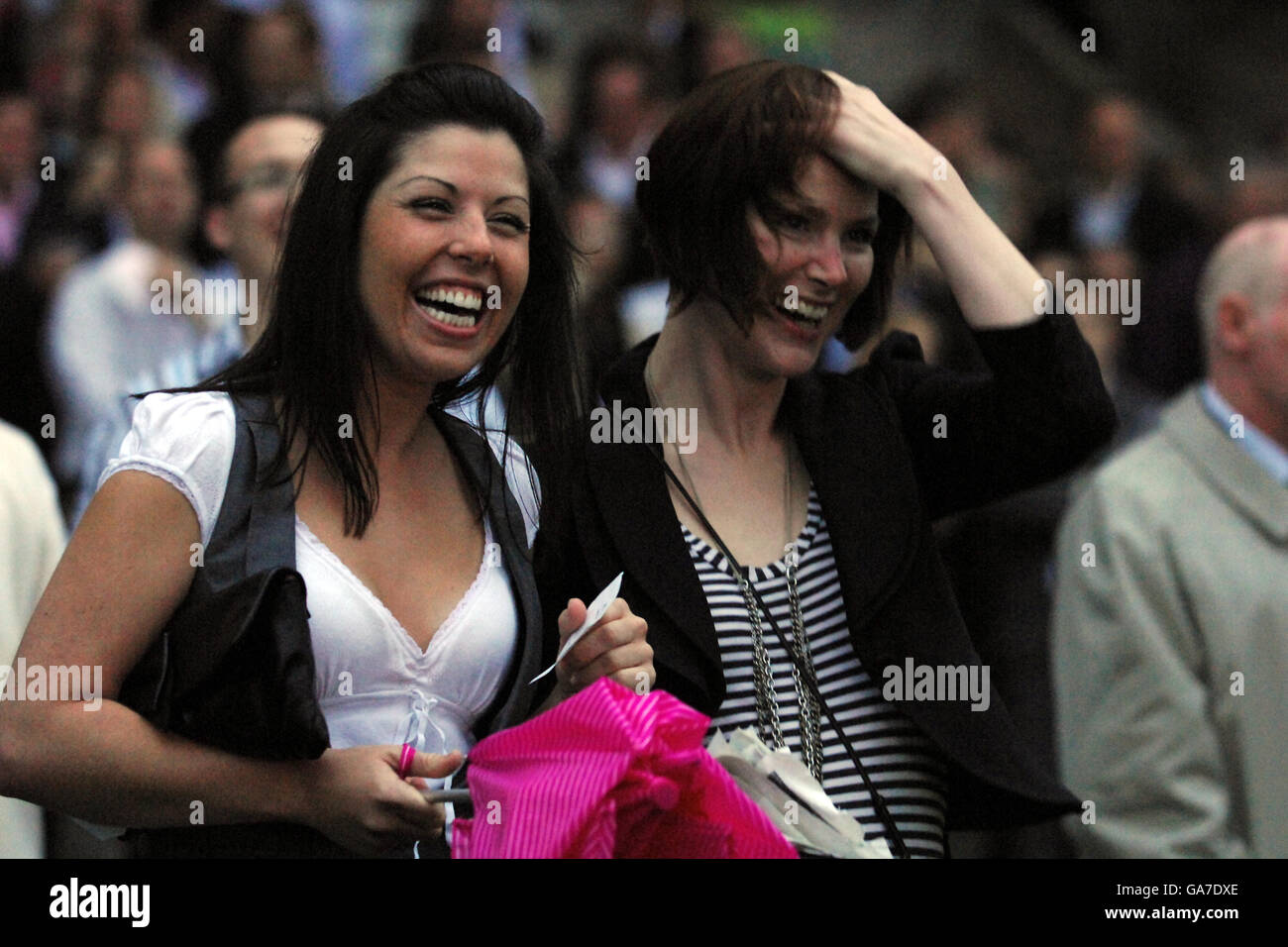Female racegoers enjoy hi-res stock photography and images - Alamy