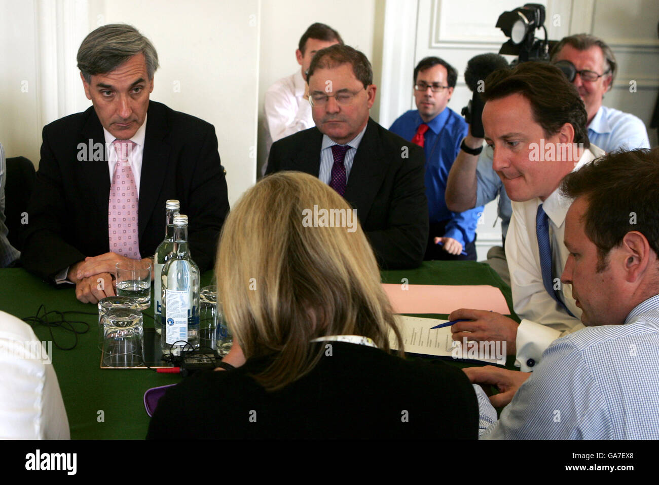 David Cameron back in Westminster Stock Photo - Alamy
