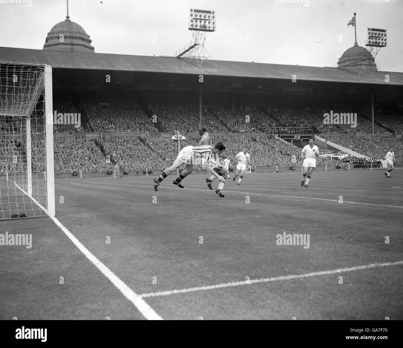 Wembley4dan football empire stadium full length action crowd goal ball ...