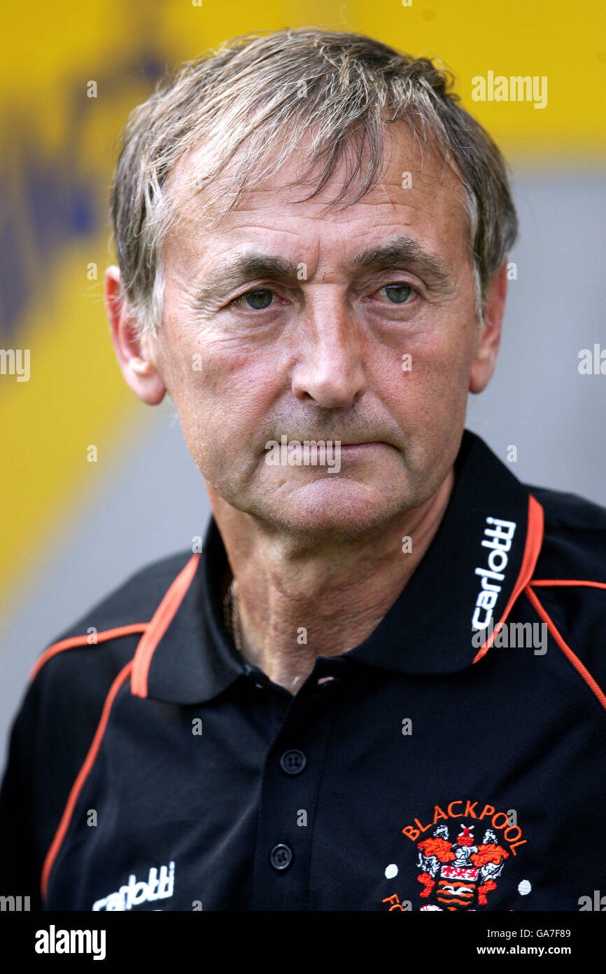 Blackpools assistant manager tony parkes hi-res stock photography and ...