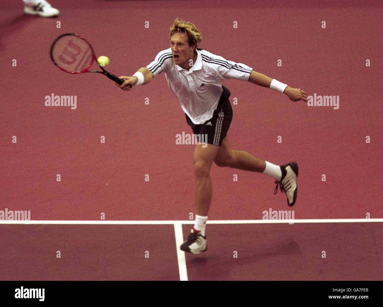 Sweden's Jonas Bjorkman returns to Great Britain's Tim Henman Stock ...