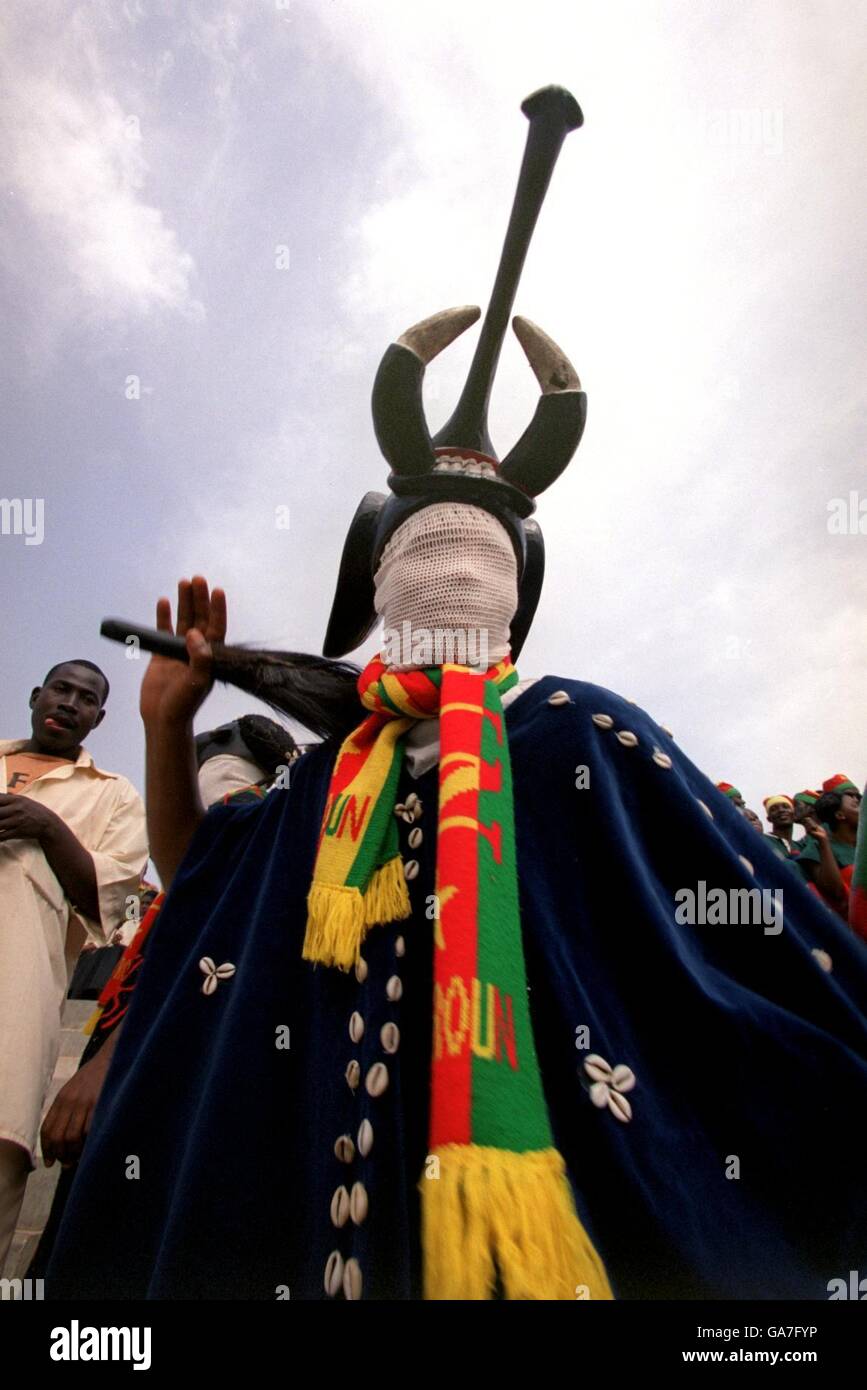 2002 african cup of nations cameroon hi-res stock photography and ...