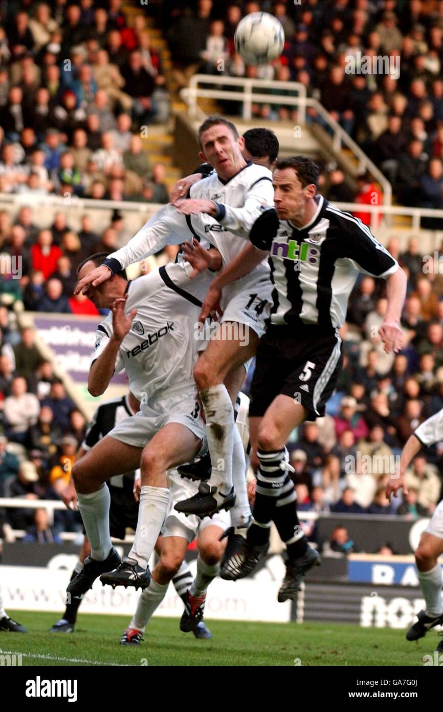 Action midair jumping football utd hi-res stock photography and images ...