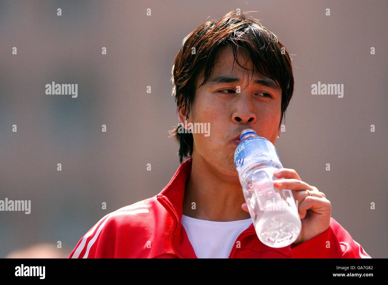 Soccer - Carlsberg Cup - China Training. Qi Hong, China Stock Photo - Alamy